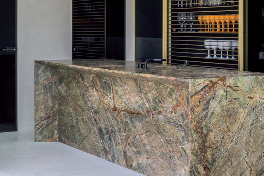 Integrated switches with gap - Xillo